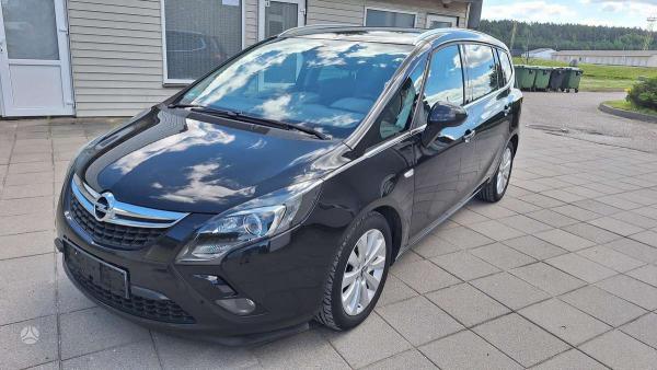 Black Opel Zafira Tourer 2012 in Vilnius, with an engine capacity of 1.36 L and mileage of 198 thousand km for 4950 €, photo 1 on AUTOMOTO.COM.LV
