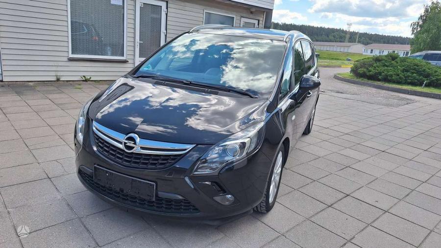 Black Opel Zafira Tourer 2012 in Vilnius, with an engine capacity of 1.36 L and mileage of 198 thousand km for 4950 €, photo 3 on AUTOMOTO.COM.LV