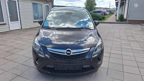 Black Opel Zafira Tourer 2012 in Vilnius, with an engine capacity of 1.36 L and mileage of 198 thousand km for 4950 €, photo 3 on AUTOMOTO.COM.LV