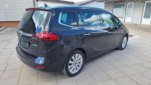 Black Opel Zafira Tourer 2012 in Vilnius, with an engine capacity of 1.36 L and mileage of 198 thousand km for 4950 €, photo 8 on AUTOMOTO.COM.LV