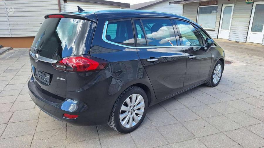 Black Opel Zafira Tourer 2012 in Vilnius, with an engine capacity of 1.36 L and mileage of 198 thousand km for 4950 €, photo 8 on AUTOMOTO.COM.LV