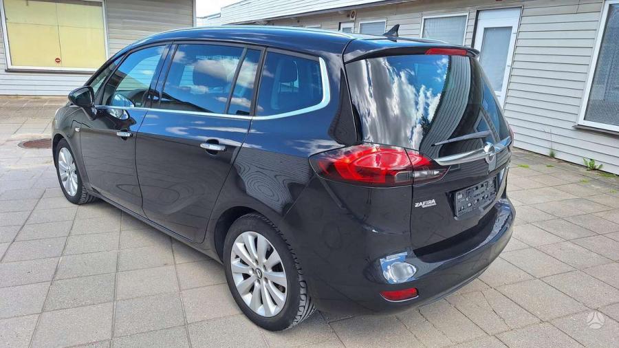 Black Opel Zafira Tourer 2012 in Vilnius, with an engine capacity of 1.36 L and mileage of 198 thousand km for 4950 €, photo 12 on AUTOMOTO.COM.LV