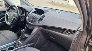 Black Opel Zafira Tourer 2012 in Vilnius, with an engine capacity of 1.36 L and mileage of 198 thousand km for 4950 €, photo 22 on AUTOMOTO.COM.LV