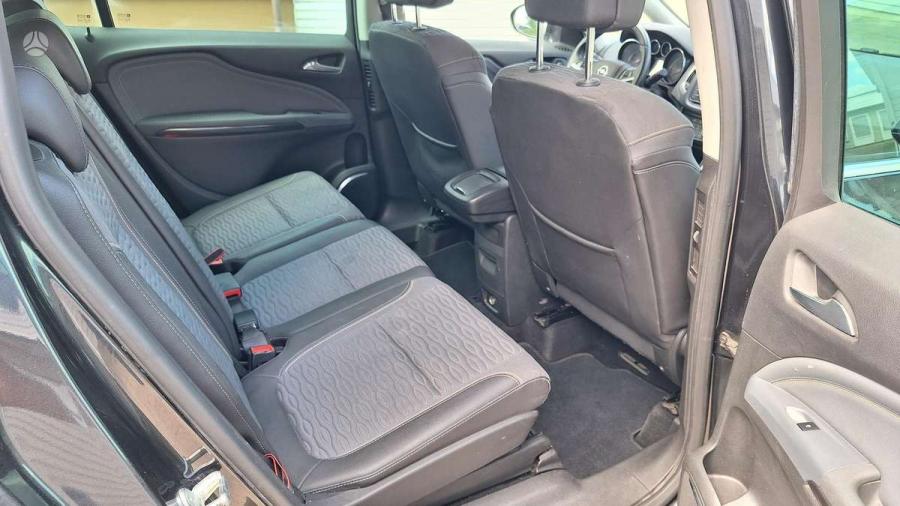 Black Opel Zafira Tourer 2012 in Vilnius, with an engine capacity of 1.36 L and mileage of 198 thousand km for 4950 €, photo 24 on AUTOMOTO.COM.LV