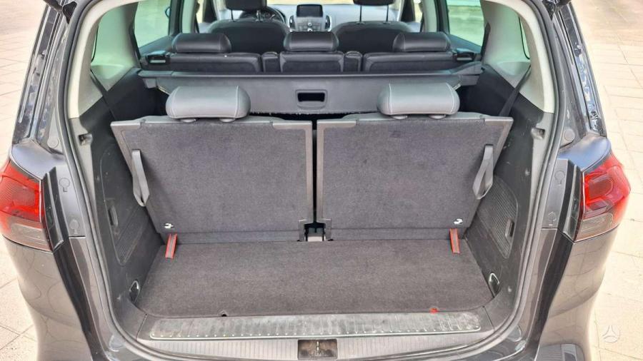 Black Opel Zafira Tourer 2012 in Vilnius, with an engine capacity of 1.36 L and mileage of 198 thousand km for 4950 €, photo 29 on AUTOMOTO.COM.LV