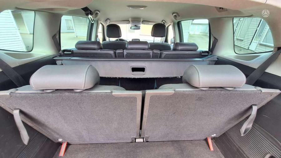 Black Opel Zafira Tourer 2012 in Vilnius, with an engine capacity of 1.36 L and mileage of 198 thousand km for 4950 €, photo 30 on AUTOMOTO.COM.LV