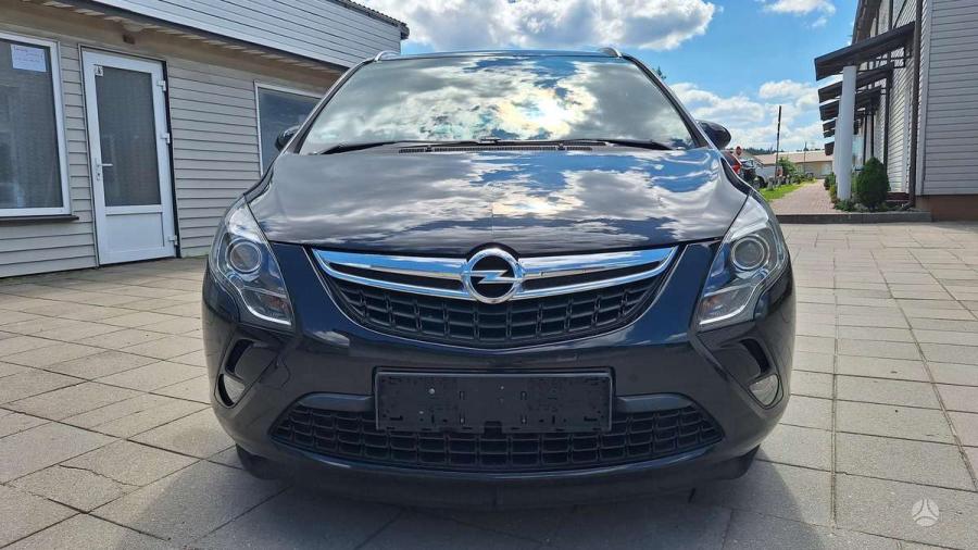 Black Opel Zafira Tourer 2012 in Vilnius, with an engine capacity of 1.36 L and mileage of 198 thousand km for 4950 €, photo 33 on AUTOMOTO.COM.LV