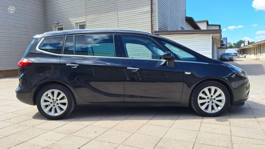 Black Opel Zafira Tourer 2012 in Vilnius, with an engine capacity of 1.36 L and mileage of 198 thousand km for 4950 €, photo 35 on AUTOMOTO.COM.LV