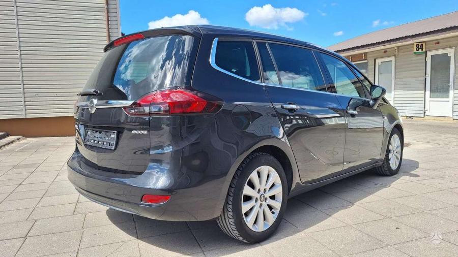 Black Opel Zafira Tourer 2012 in Vilnius, with an engine capacity of 1.36 L and mileage of 198 thousand km for 4950 €, photo 36 on AUTOMOTO.COM.LV