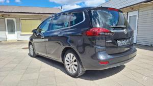 Black Opel Zafira Tourer 2012 in Vilnius, with an engine capacity of 1.36 L and mileage of 198 thousand km for 4950 €, photo 38 on AUTOMOTO.COM.LV
