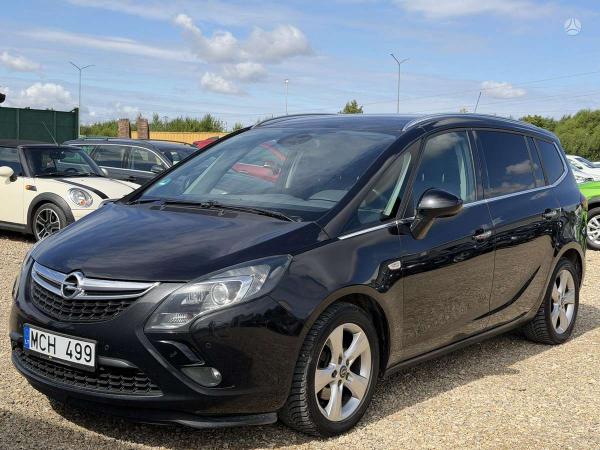 Black Opel Zafira Tourer 2012 in Siauliai, with an engine capacity of 1.96 L and mileage of 284 thousand km for 3600 €, photo 1 on AUTOMOTO.COM.LV