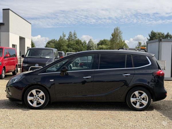 Black Opel Zafira Tourer 2012 in Siauliai, with an engine capacity of 1.96 L and mileage of 284 thousand km for 3600 €, photo 9 on AUTOMOTO.COM.LV