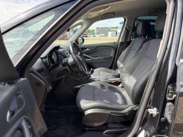 Black Opel Zafira Tourer 2012 in Siauliai, with an engine capacity of 1.96 L and mileage of 284 thousand km for 3600 €, photo 10 on AUTOMOTO.COM.LV
