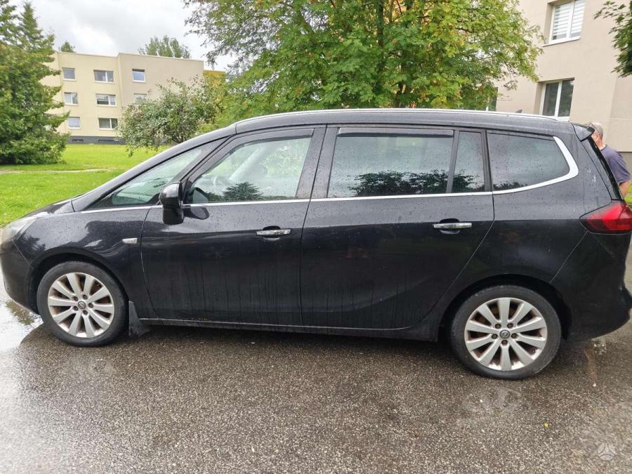 Black Opel Zafira Tourer 2012 in Klaipeda, with an engine capacity of 1.60 L and mileage of 273 thousand km for 2900 €, photo 1 on AUTOMOTO.COM.LV