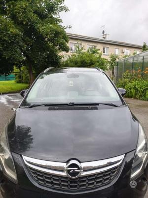 Black Opel Zafira Tourer 2012 in Klaipeda, with an engine capacity of 1.60 L and mileage of 273 thousand km for 2900 €, photo 4 on AUTOMOTO.COM.LV