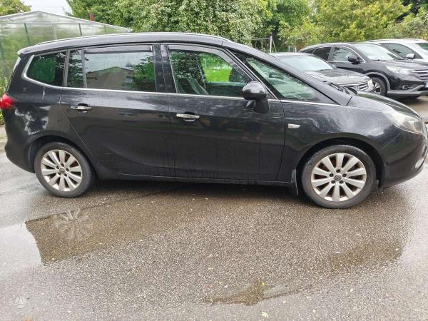 Melns Opel Zafira Tourer 2012 Klaipėda, ar dzinēja tilpumu 1.60 L un nobraukumu 273 tūkst. km par 2900 €, foto 4 vietnē AUTOMOTO.COM.LV