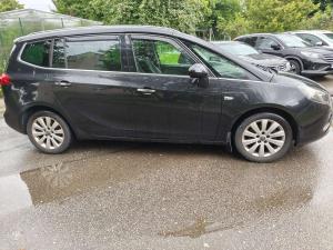 Black Opel Zafira Tourer 2012 in Klaipeda, with an engine capacity of 1.60 L and mileage of 273 thousand km for 2900 €, photo 5 on AUTOMOTO.COM.LV