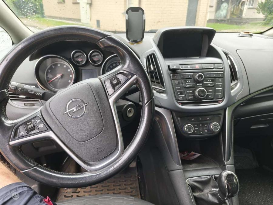 Black Opel Zafira Tourer 2012 in Klaipeda, with an engine capacity of 1.60 L and mileage of 273 thousand km for 2900 €, photo 9 on AUTOMOTO.COM.LV
