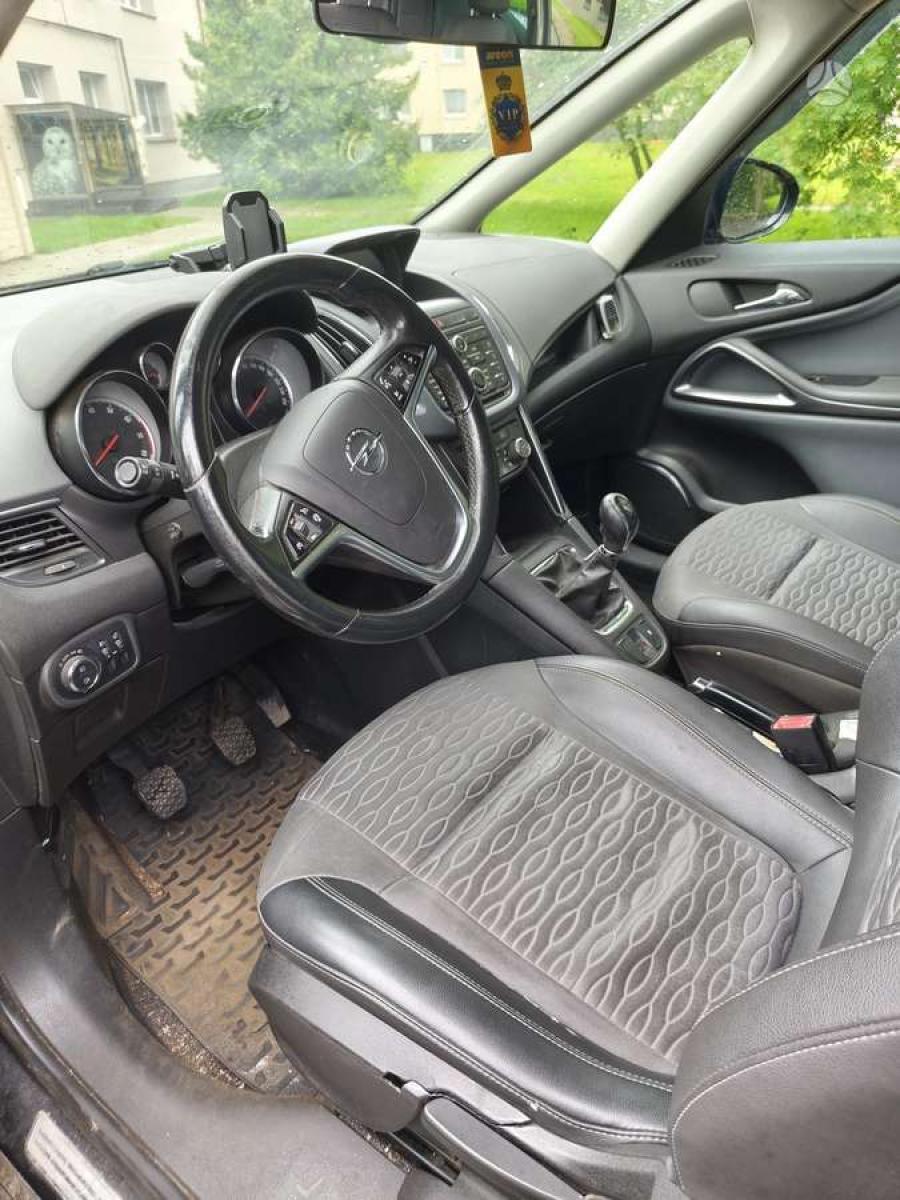 Black Opel Zafira Tourer 2012 in Klaipeda, with an engine capacity of 1.60 L and mileage of 273 thousand km for 2900 €, photo 10 on AUTOMOTO.COM.LV