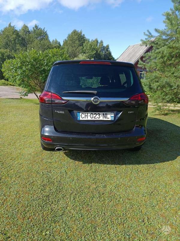 Black Opel Zafira Tourer 2012 in Utena, with an engine capacity of 1.96 L and mileage of 335 thousand km for 4300 €, photo 2 on AUTOMOTO.COM.LV