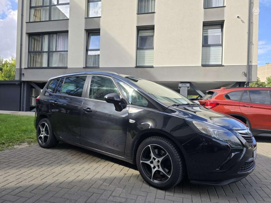 Melns Opel Zafira Tourer 2012 Kauņa, ar dzinēja tilpumu 1.96 L un nobraukumu 352 tūkst. km par 3750 €, foto 6 vietnē AUTOMOTO.COM.LV