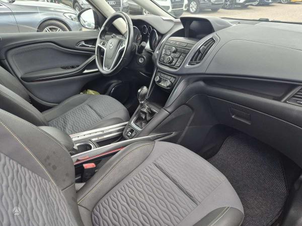 Melns Opel Zafira Tourer 2012 Utena, ar dzinēja tilpumu 1.96 L un nobraukumu 282 tūkst. km par 3900 €, foto 9 vietnē AUTOMOTO.COM.LV
