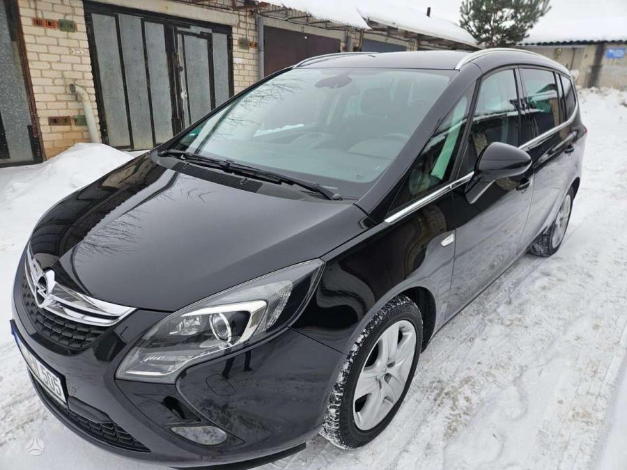 Black Opel Zafira Tourer 2013 in Kaunas, with an engine capacity of 2.00 L and mileage of 160 thousand km for 5600 €, photo 1 on AUTOMOTO.COM.LV