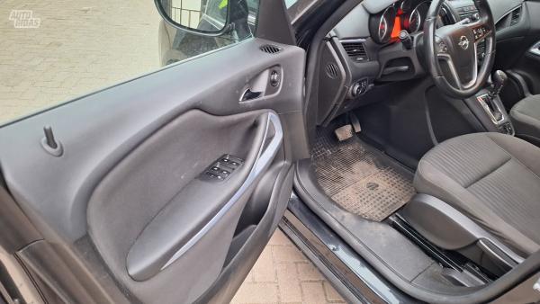 Melns Opel Zafira Tourer 2013 Kelmė, ar dzinēja tilpumu 1.40 L un nobraukumu 123 tūkst. km par 4800 €, foto 10 vietnē AUTOMOTO.COM.LV