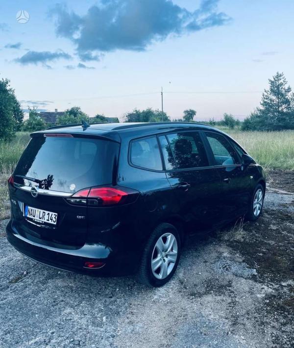 Black Opel Zafira Tourer 2013 in Vilnius, with an engine capacity of 1.96 L and mileage of 330 thousand km for 4700 €, photo 5 on AUTOMOTO.COM.LV