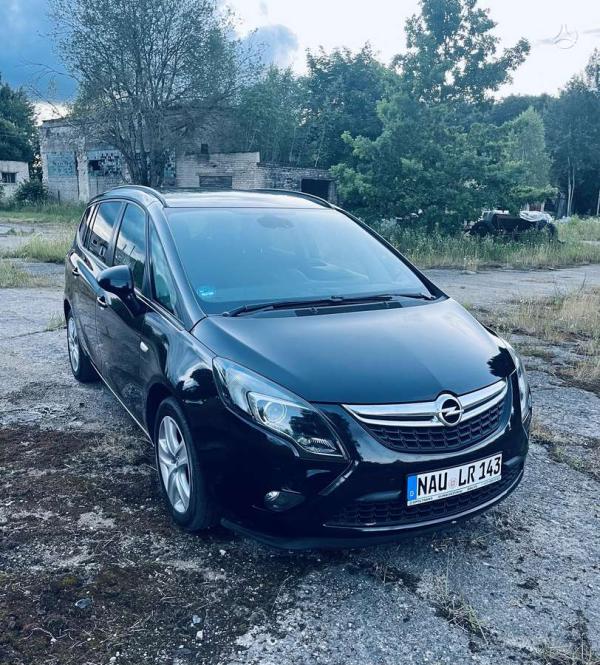 Black Opel Zafira Tourer 2013 in Vilnius, with an engine capacity of 1.96 L and mileage of 330 thousand km for 4700 €, photo 8 on AUTOMOTO.COM.LV