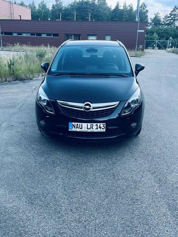 Black Opel Zafira Tourer 2013 in Vilnius, with an engine capacity of 1.96 L and mileage of 330 thousand km for 4700 €, photo 10 on AUTOMOTO.COM.LV