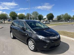 Black Opel Zafira Tourer 2013 in Siauliai, with an engine capacity of 1.96 L and mileage of 261 thousand km for 3750 €, photo 4 on AUTOMOTO.COM.LV