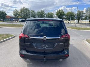 Black Opel Zafira Tourer 2013 in Siauliai, with an engine capacity of 1.96 L and mileage of 261 thousand km for 3750 €, photo 6 on AUTOMOTO.COM.LV
