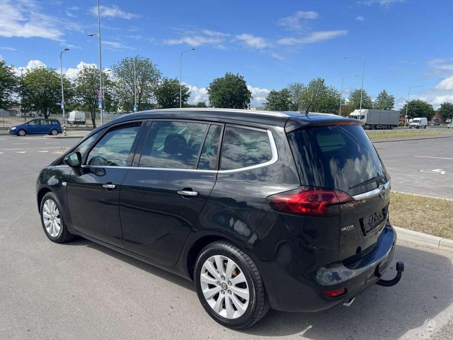 Black Opel Zafira Tourer 2013 in Siauliai, with an engine capacity of 1.96 L and mileage of 261 thousand km for 3750 €, photo 7 on AUTOMOTO.COM.LV