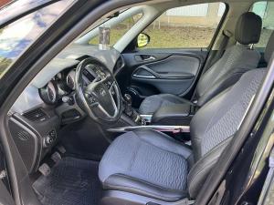 Black Opel Zafira Tourer 2013 in Siauliai, with an engine capacity of 1.96 L and mileage of 261 thousand km for 3750 €, photo 9 on AUTOMOTO.COM.LV