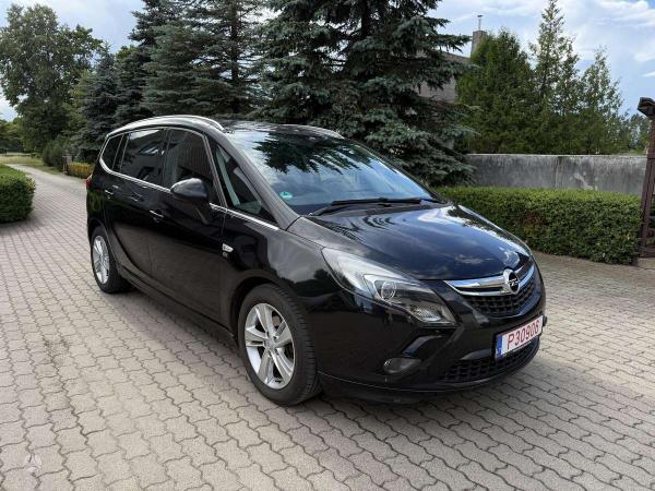 Черный Опель Zafira Tourer 2013 в Таураге, объемом двигателя 1.96 л и пробегом 264 тыс. км за 4900 €, фото 1 на AUTOMOTO.COM.LV