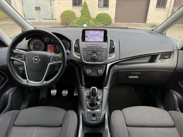 Melns Opel Zafira Tourer 2013 Tauragė, ar dzinēja tilpumu 1.96 L un nobraukumu 264 tūkst. km par 4900 €, foto 8 vietnē AUTOMOTO.COM.LV