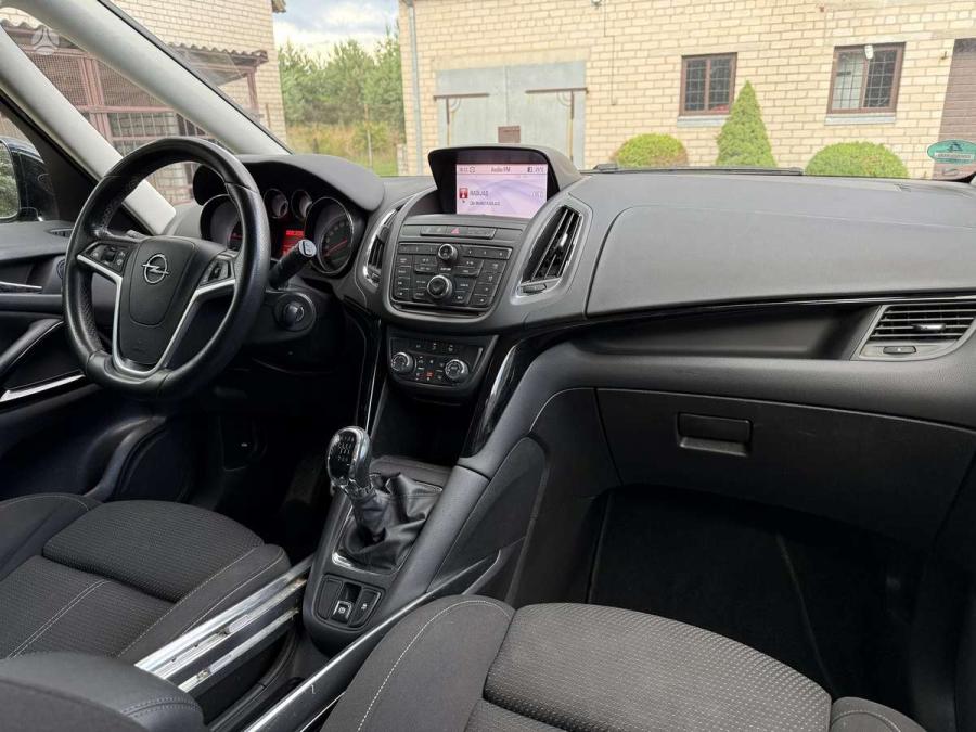 Черный Опель Zafira Tourer 2013 в Таураге, объемом двигателя 1.96 л и пробегом 264 тыс. км за 4900 €, фото 9 на AUTOMOTO.COM.LV