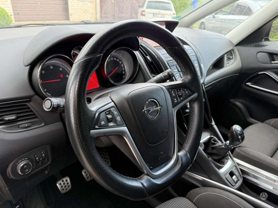Черный Опель Zafira Tourer 2013 в Таураге, объемом двигателя 1.96 л и пробегом 264 тыс. км за 4900 €, фото 13 на AUTOMOTO.COM.LV