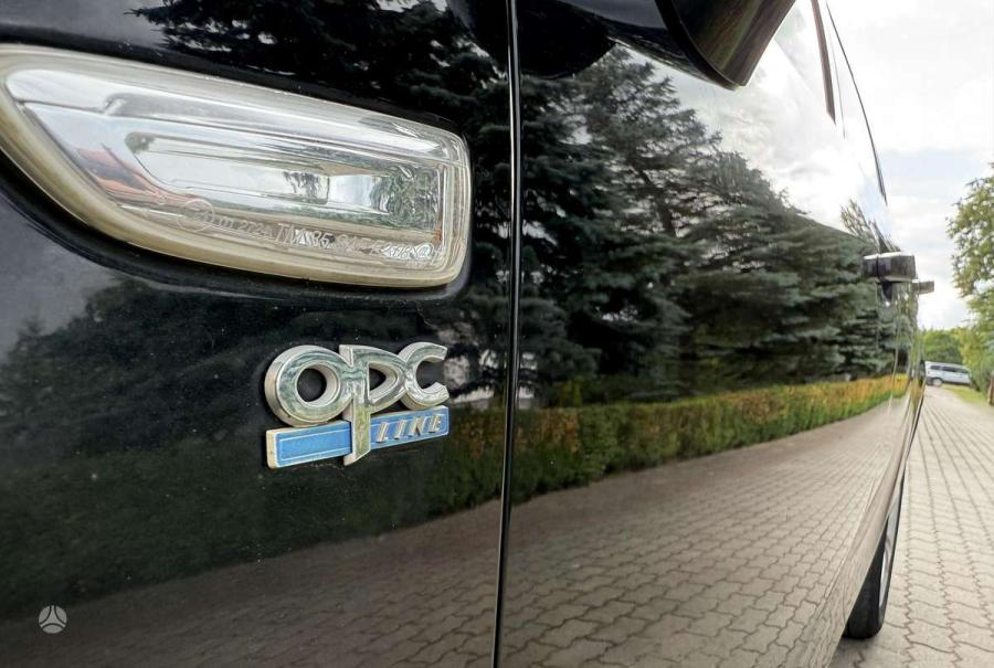 Черный Опель Zafira Tourer 2013 в Таураге, объемом двигателя 1.96 л и пробегом 264 тыс. км за 4900 €, фото 16 на AUTOMOTO.COM.LV