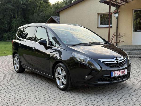 Black Opel Zafira Tourer 2013 in Taurage, with an engine capacity of 1.96 L and mileage of 264 thousand km for 5200 €, photo 2 on AUTOMOTO.COM.LV