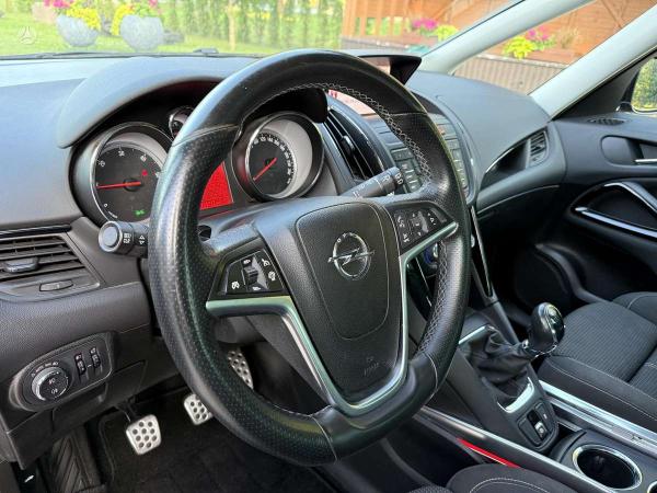 Black Opel Zafira Tourer 2013 in Taurage, with an engine capacity of 1.96 L and mileage of 264 thousand km for 5200 €, photo 9 on AUTOMOTO.COM.LV