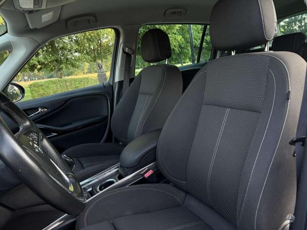 Black Opel Zafira Tourer 2013 in Taurage, with an engine capacity of 1.96 L and mileage of 264 thousand km for 5200 €, photo 10 on AUTOMOTO.COM.LV