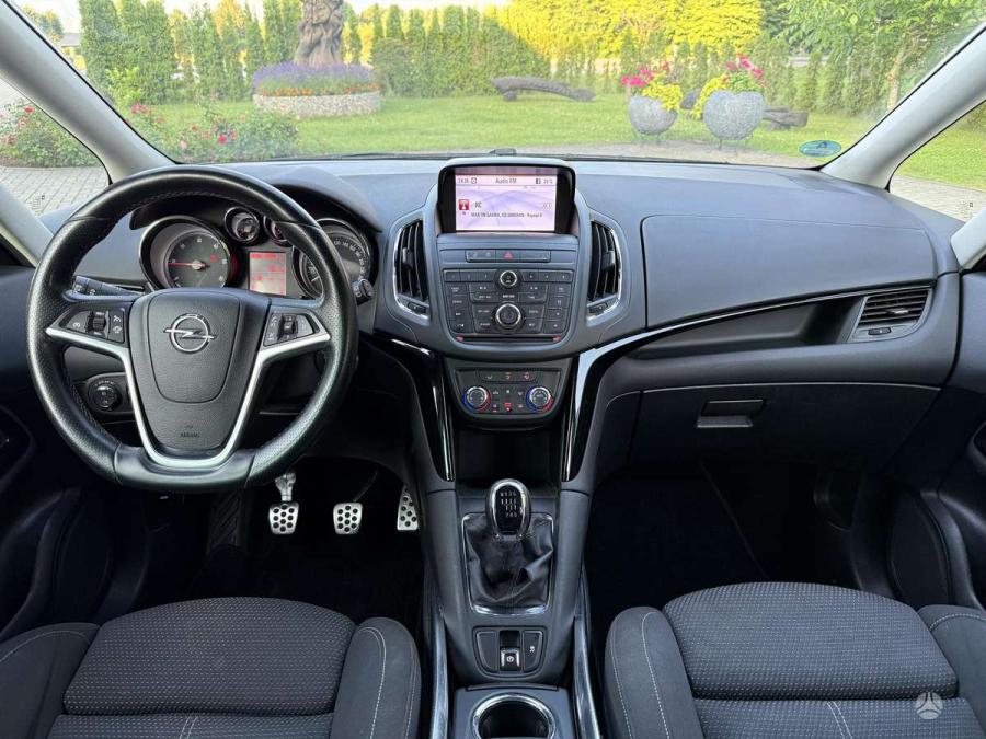 Черный Опель Zafira Tourer 2013 в Таураге, объемом двигателя 1.96 л и пробегом 264 тыс. км за 5200 €, фото 16 на AUTOMOTO.COM.LV