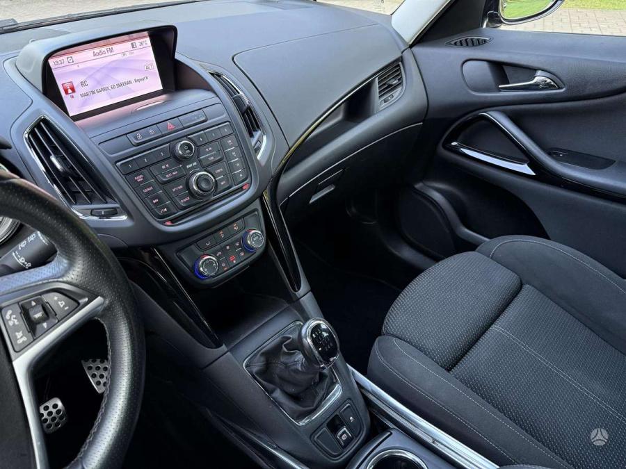 Черный Опель Zafira Tourer 2013 в Таураге, объемом двигателя 1.96 л и пробегом 264 тыс. км за 5200 €, фото 19 на AUTOMOTO.COM.LV