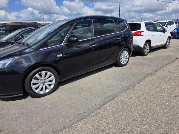 Black Opel Zafira Tourer 2013 in Siauliai, with an engine capacity of 1.96 L and mileage of 261 thousand km for 4500 €, photo 3 on AUTOMOTO.COM.LV