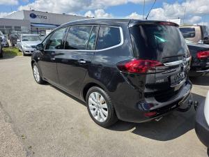 Black Opel Zafira Tourer 2013 in Siauliai, with an engine capacity of 1.96 L and mileage of 261 thousand km for 4500 €, photo 5 on AUTOMOTO.COM.LV