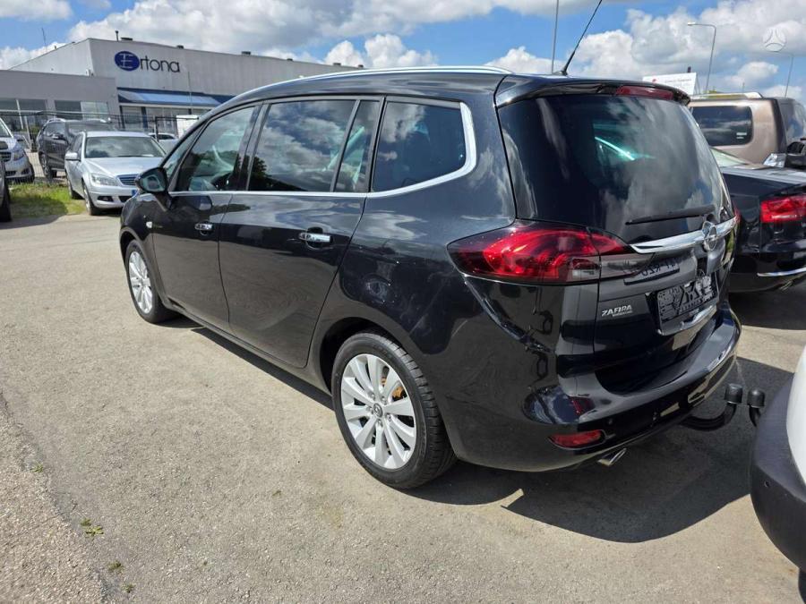 Black Opel Zafira Tourer 2013 in Siauliai, with an engine capacity of 1.96 L and mileage of 261 thousand km for 4500 €, photo 5 on AUTOMOTO.COM.LV