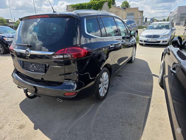 Black Opel Zafira Tourer 2013 in Siauliai, with an engine capacity of 1.96 L and mileage of 261 thousand km for 4500 €, photo 5 on AUTOMOTO.COM.LV