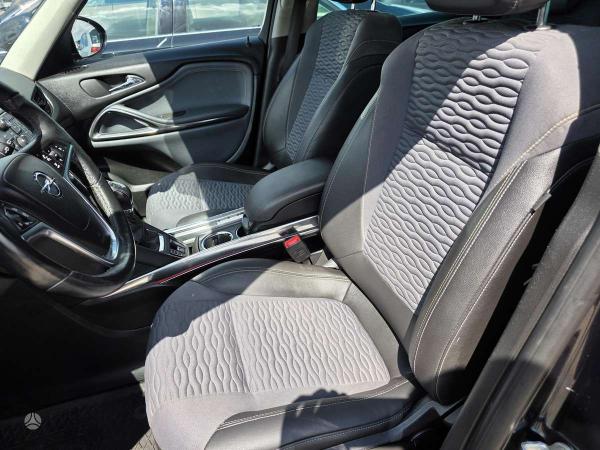 Black Opel Zafira Tourer 2013 in Siauliai, with an engine capacity of 1.96 L and mileage of 261 thousand km for 4500 €, photo 7 on AUTOMOTO.COM.LV